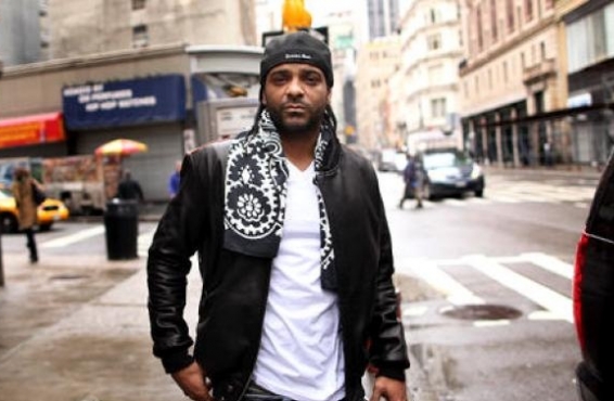 Jim Jones es arrestado por conducta desordenada y obstrucción