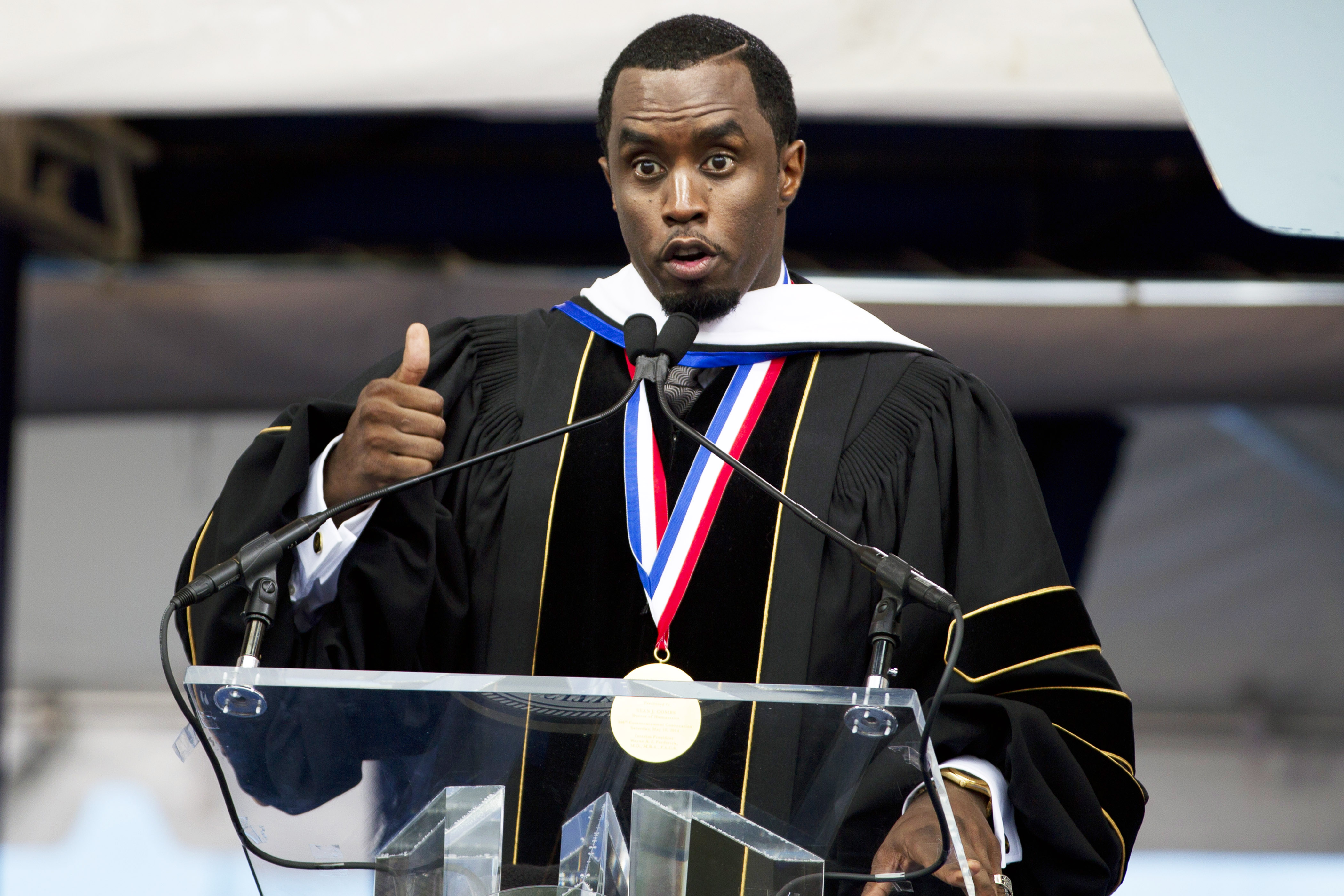 P.Diddy recibe sus Air Jordan I “Howard University” por su nombramiento ...