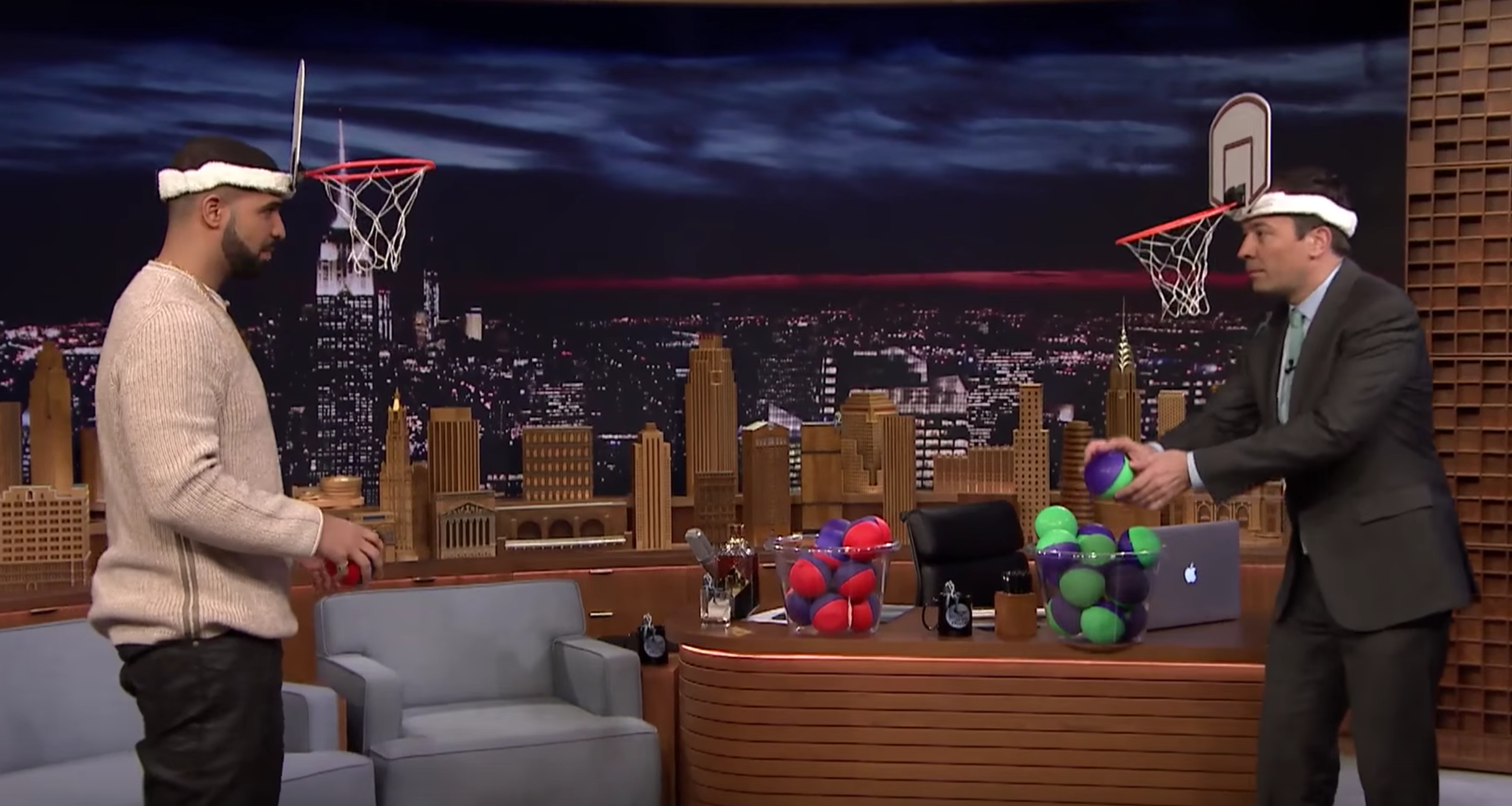 Drake juega al ‘Faceketball’ en el show de Jimmy Fallon