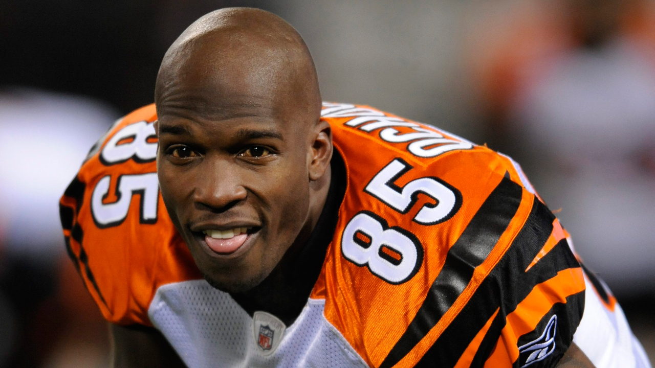 Chad Ochocinco le compra una Xbox a un fan para ganarle al FIFA