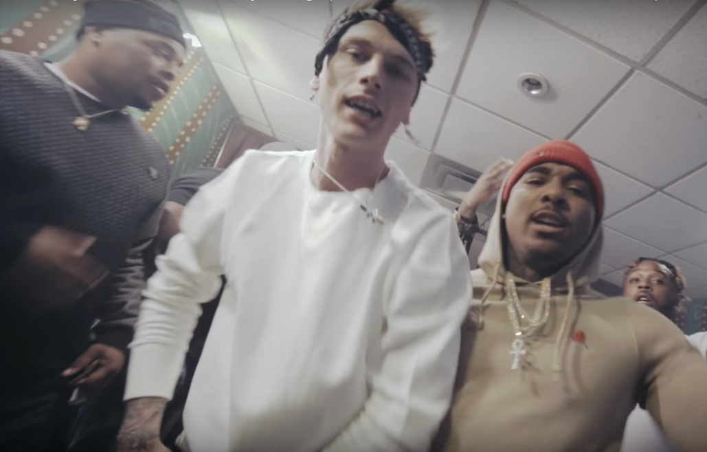 Machine Gun Kelly y Doe Boy hacen piña en el vídeo ‘Gang’