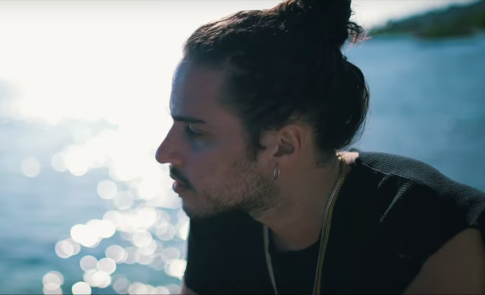 Russ ya calienta motores con el videoclip de ‘Manifest’