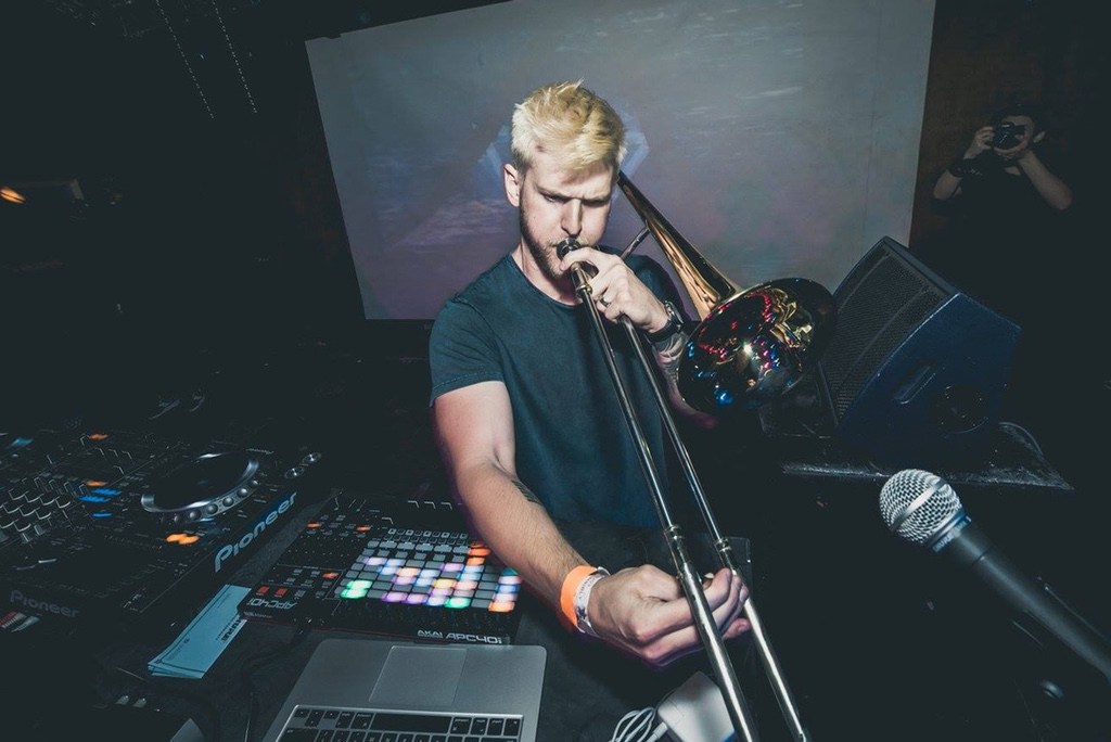 El trap atmosférico de Alexander Lewis llega este viernes en Razzmatazz