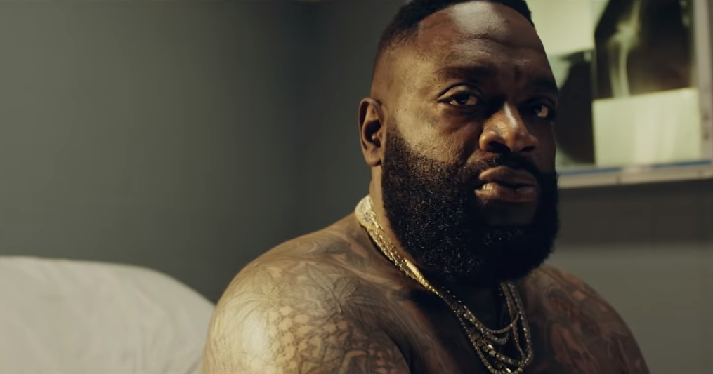 Rick Ross vuelve a la vida junto a Future en ‘Green Gucci Suit’