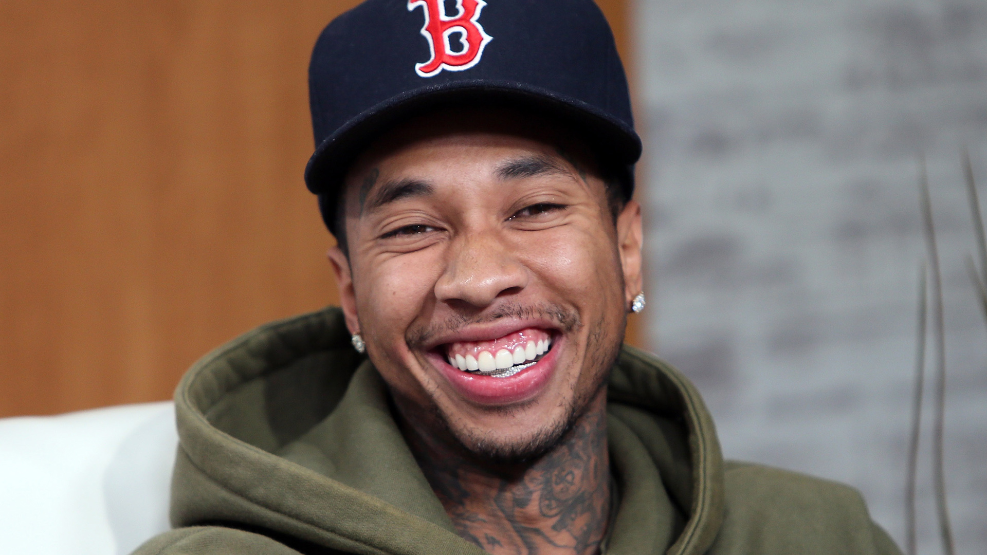Tyga sigue en plena campaña veraniega con el clip de ‘SWISH’
