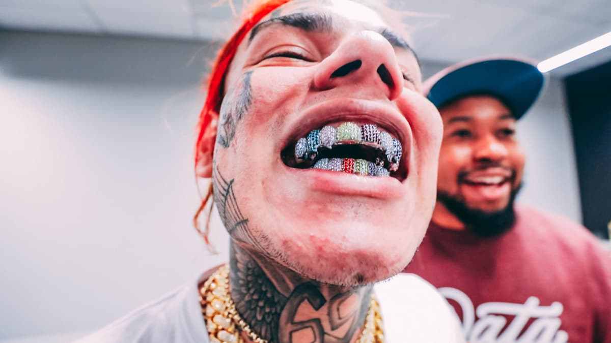 Tekashi 6ix9ine, arrestado por estrangular a un menor el pasado enero