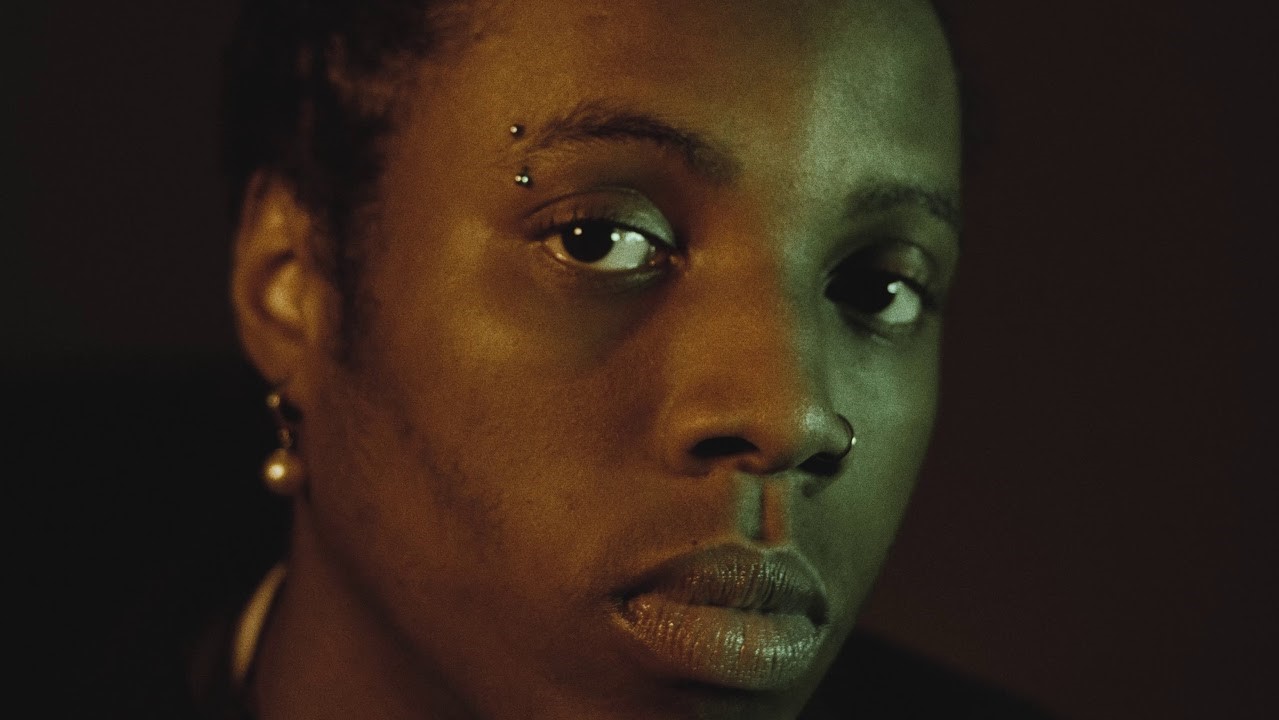 Roy Woods nos enseña su lado más íntimo en el videoclip de ‘2 Me’