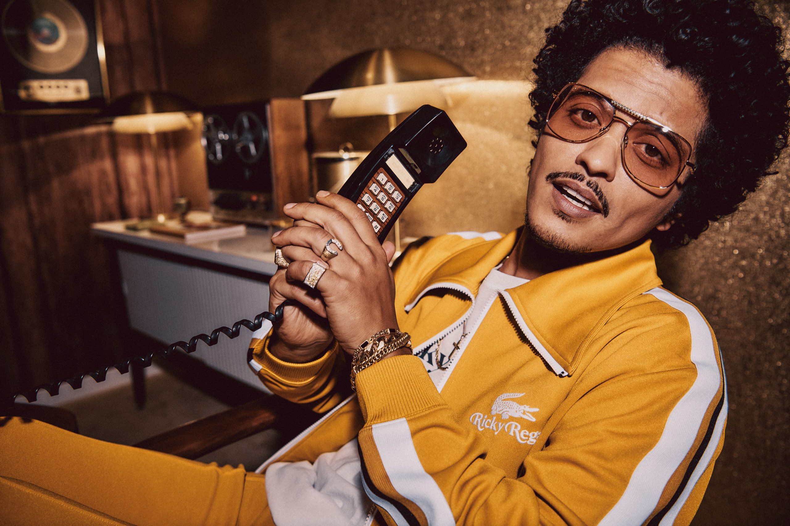 Todos los detalles de Ricky Regal x Lacoste, la colección de Bruno Mars