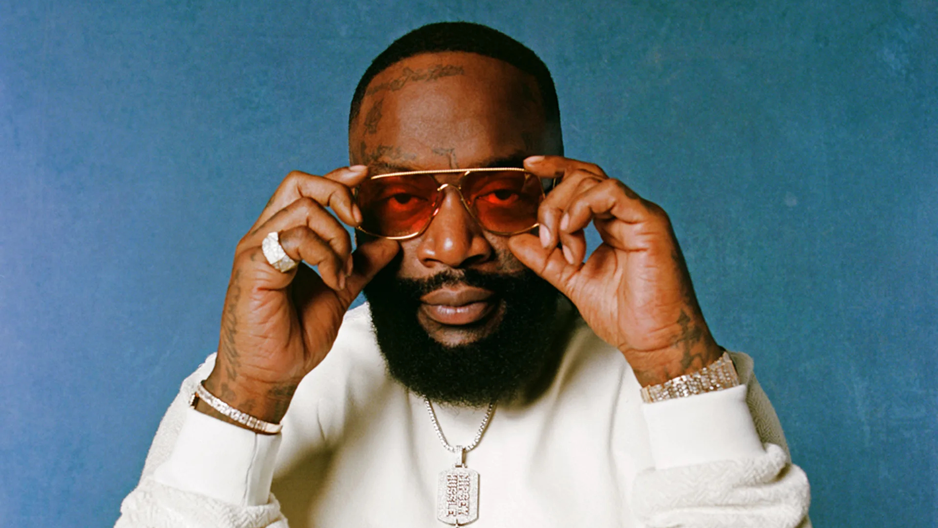 Rick Ross no confía en los Tesla y explica su teoría al respecto