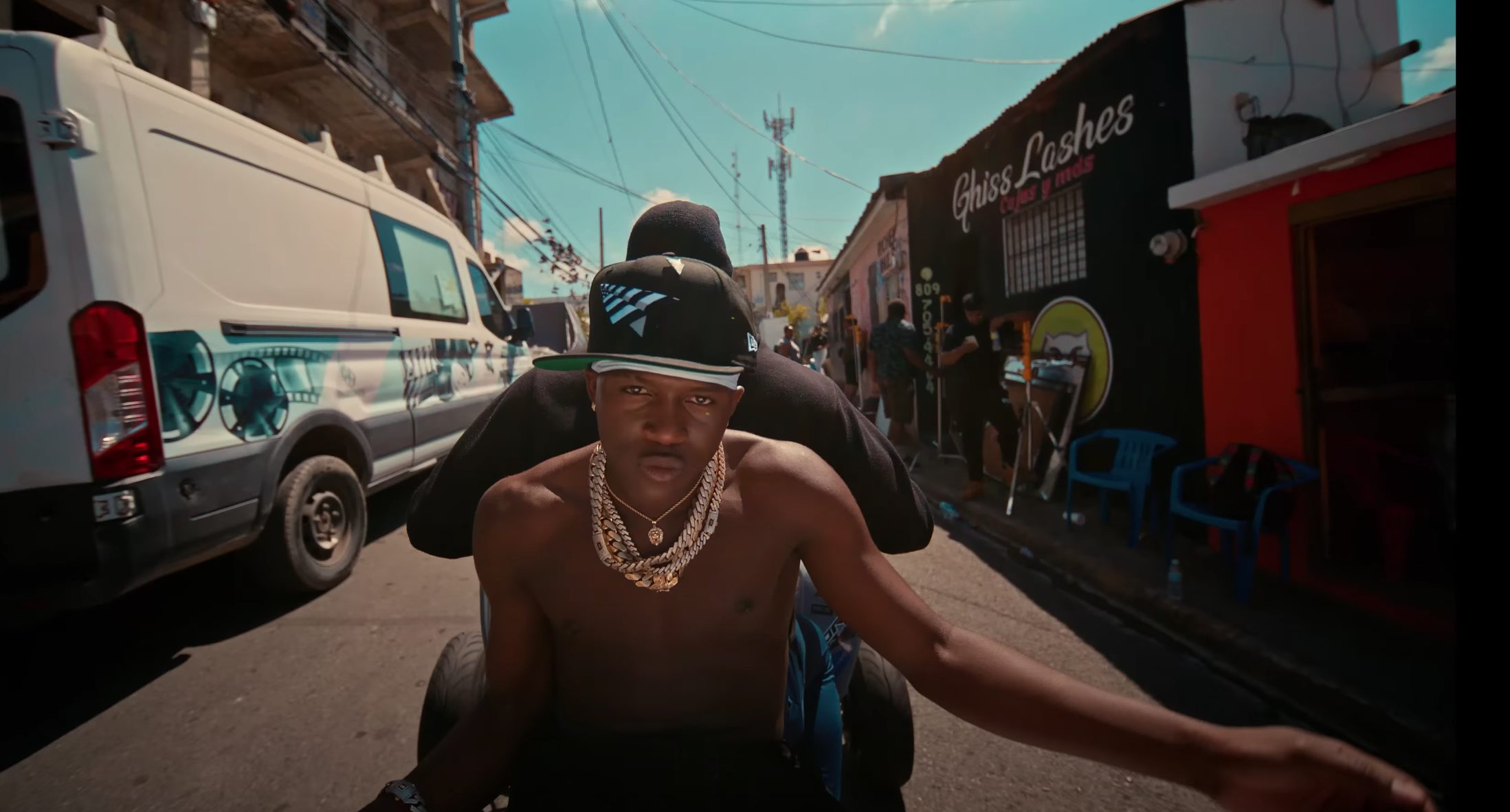 Rodrigo Films se pone al mando de ‘Cuba’ en el nuevo vídeo de Flow 28