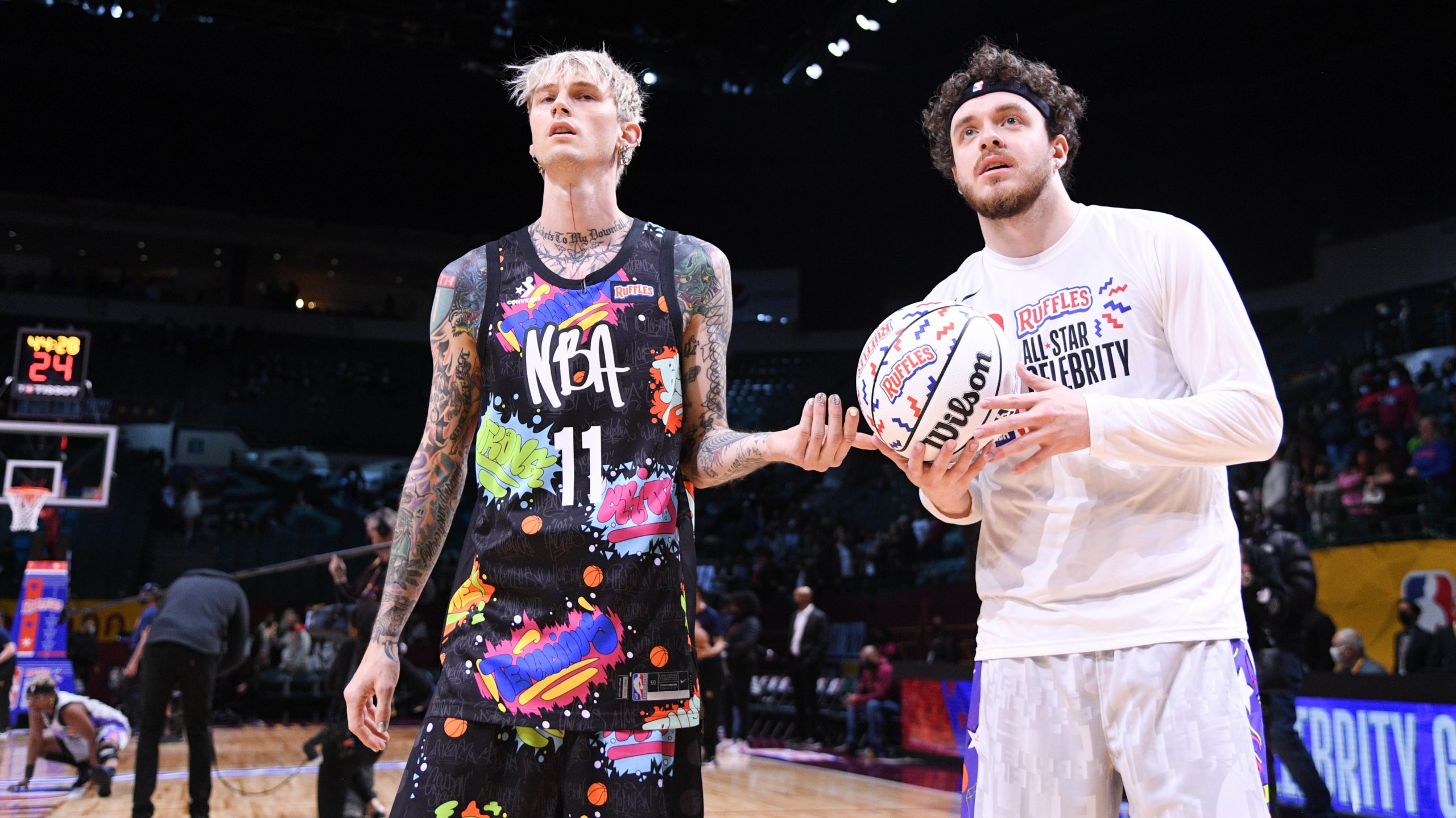 Machine Gun Kelly puso la mira sobre Jack Harlow en su nuevo freestyle