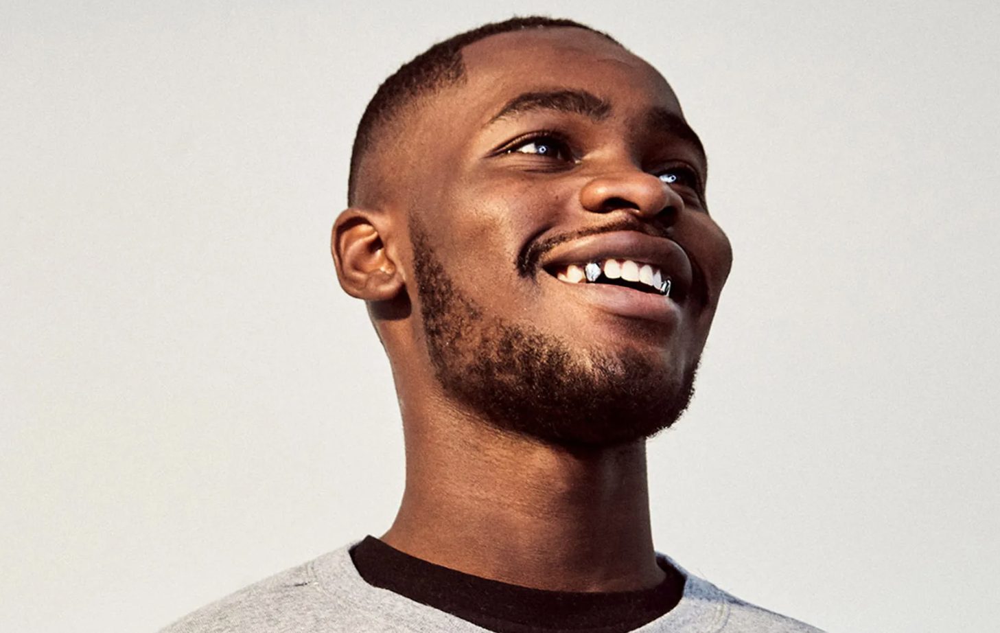 Dave recauda medio millón para víctimas de genocidios