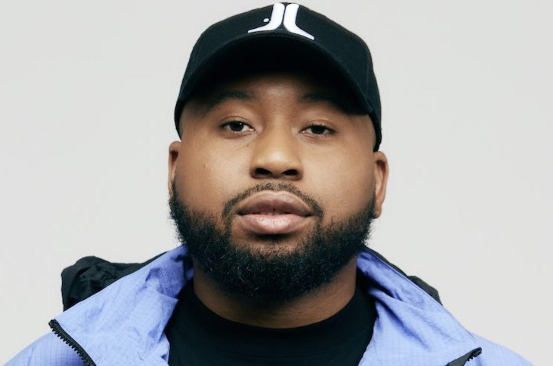 Expulsan a DJ Akademiks de Twitch tras invitar a Adin Ross