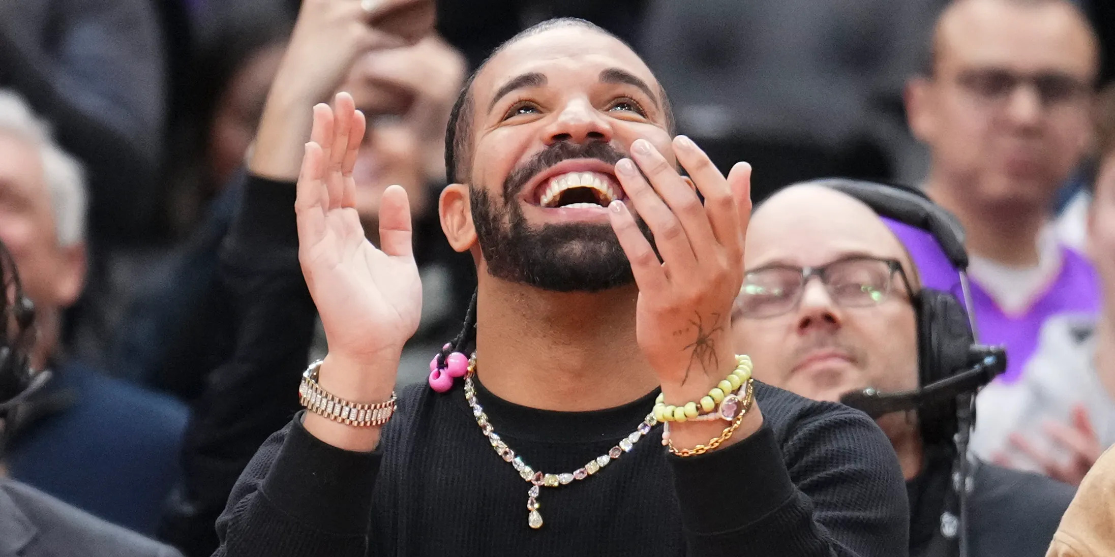 Drake enseña las renovaciones de su increíble avión privado